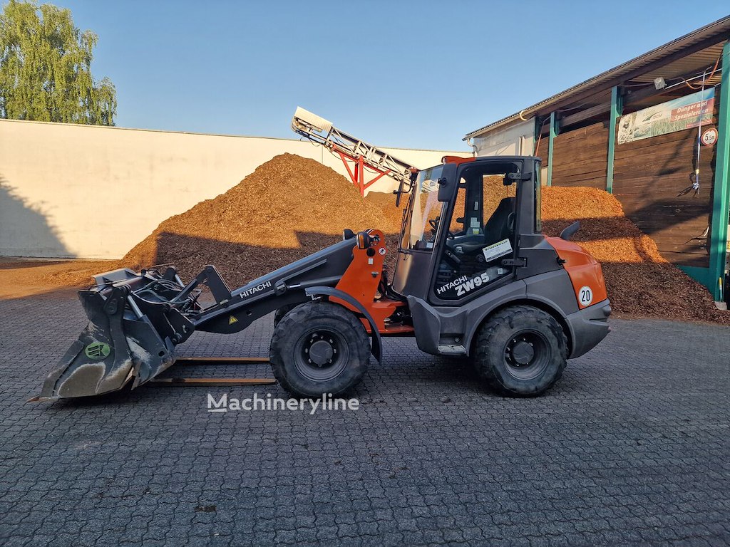 Hitachi ZW95 multifunkcionalni utovarivač