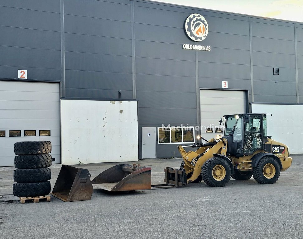 Caterpillar 908 H2 teleskopski prednji utovarivač
