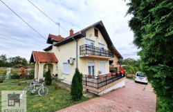 Troetažna kuća na odličnoj lokaciji, 224m2 Ub, Stublenica – 115 000€