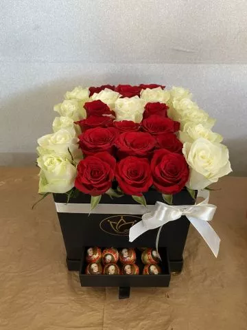 BOX OF FLOWERS 609