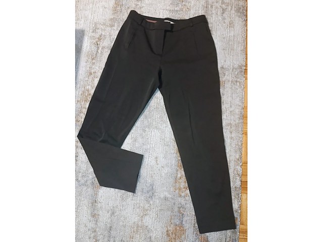 Pantalone crne Koton