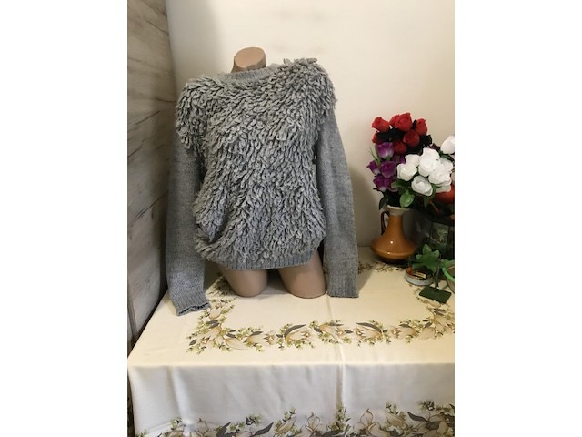 Sivi sa cupavim dzemper M/L