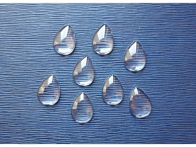 Kabošon (staklo) za medaljon 18x13 mm