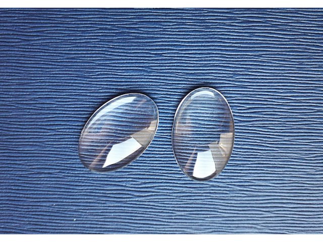 Kabošon (staklo) za medaljon 30x20 mm