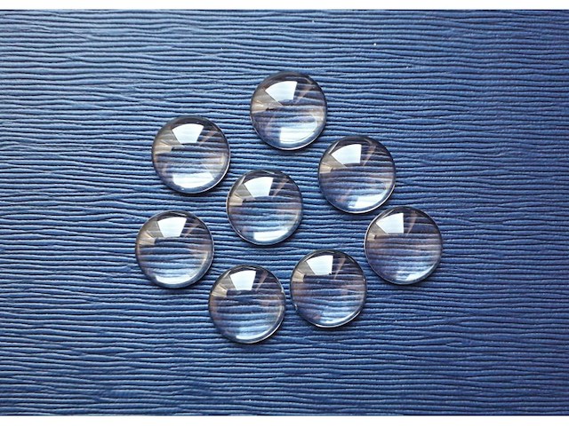 Kabošon (staklo) za medaljon 16 mm