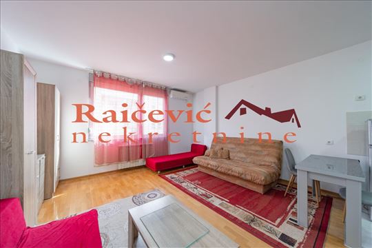 SA GARAZOM! Kluz, Madridska, 1.0, 32 m2