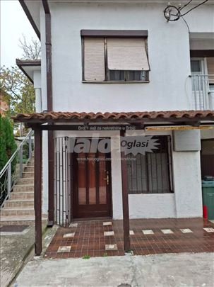 Izdajem namešten dvosoban stan u Kaluđerici