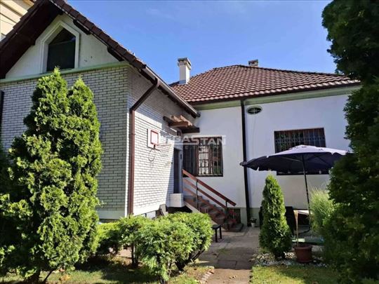 Zemun, centar, salonskog tipa