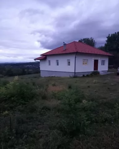 PRODAJEM NOVOIZGRADJENU KUCU MOJSINJE-CACAK