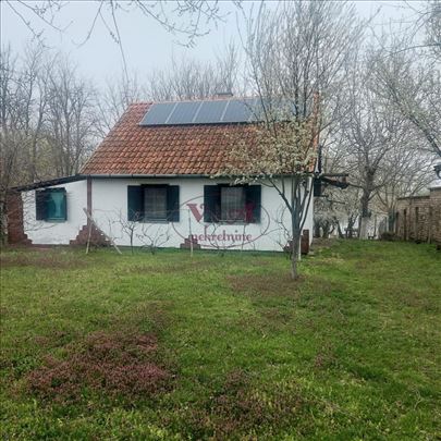 Srbobran, Nadalj, Komforna vikendica u zelenilu sa