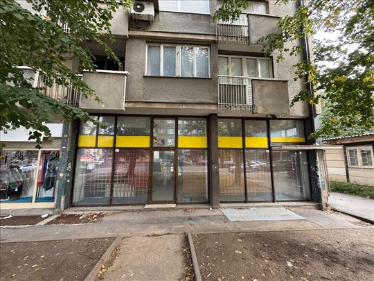 Odlična lokacija, veliki front i visina