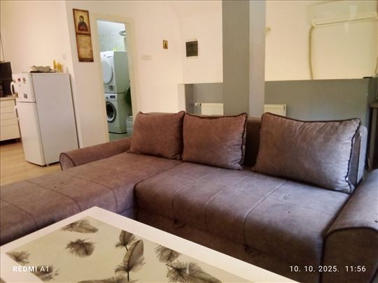 Beočin poslovni prostor 80m2+lokal 80m2 HITNO!
