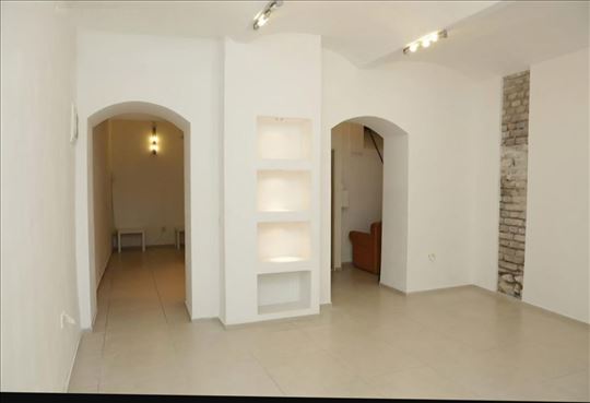 Cara Uroša, lokal u prizemlju, 38m2