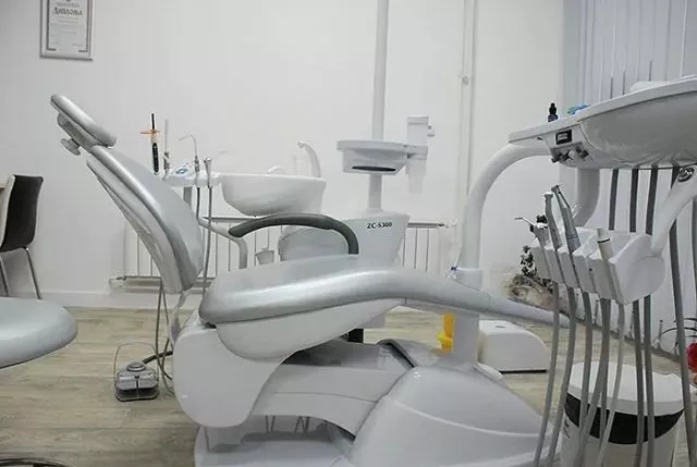 APLIKACIJA LEKA ZA UMRTVLJIVANJE ŽIVCA DENTINA