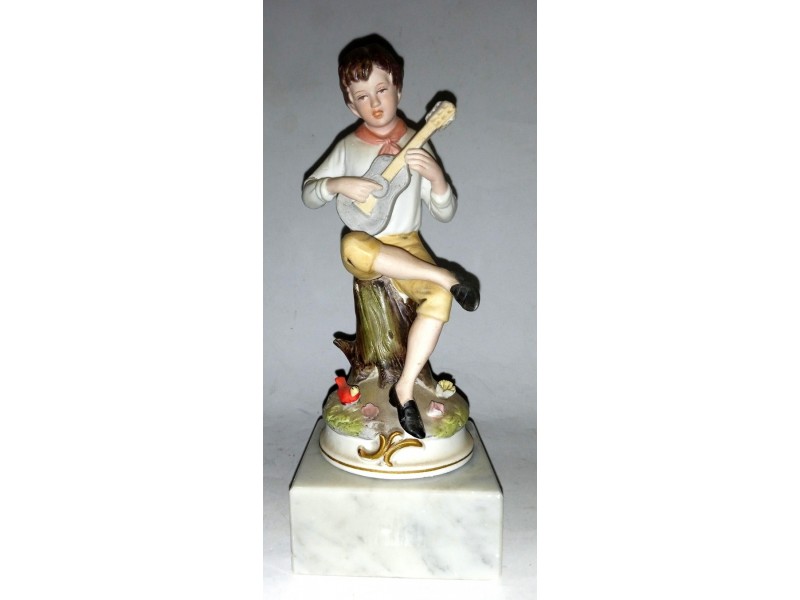 FIGURA - BISKVIT PORCELAN POSTOLJE MERMER 24cm