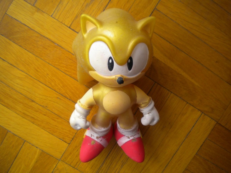 SONIC THE HEDGEHOG golden, rastegljiva igracka SEGA