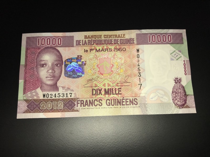 GVINEJA 10 000 FRANAKA. UNC.