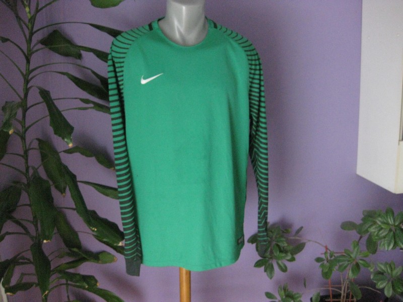 Orig. NIKE DRI FIT odličan sportski duks kao nov .. L