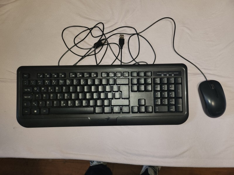Prodajem usb tasaturu i mis