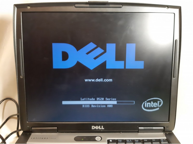 VTG DELL LATITUDE D520 PP17L SA ADAPTEROM ZA DELL