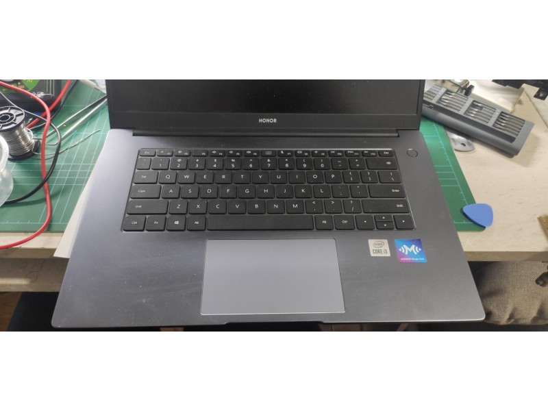 Honor laptop za delove