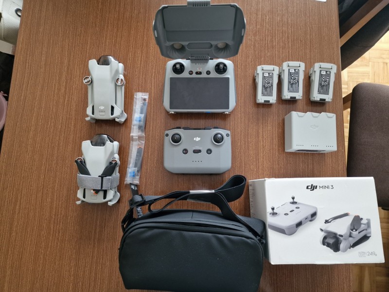 Dron DJI mini 3 FMC 2 komada