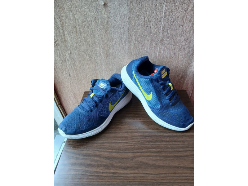 Patike Nike br. 38-24,5cm.