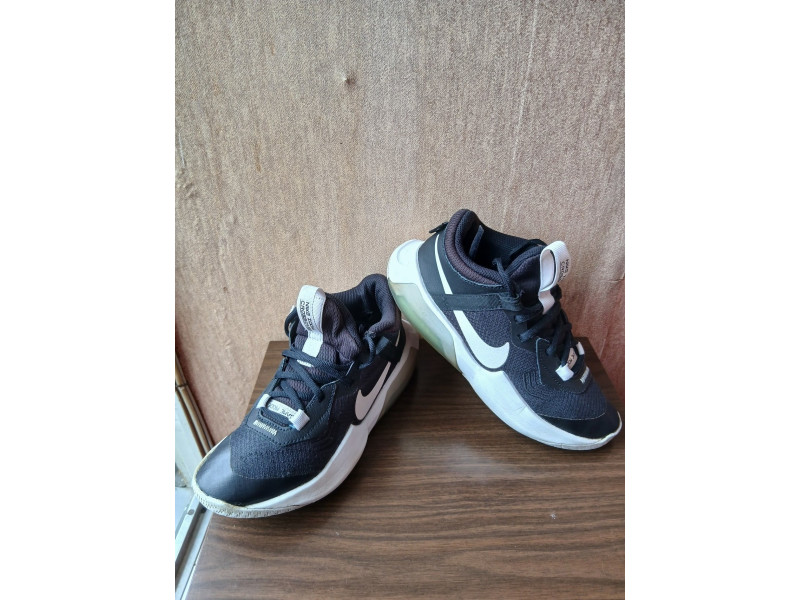 Patike Nike br. 36,5-23,5cm.