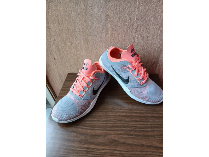 Patike Nike br. 37,5 -23,5cm.