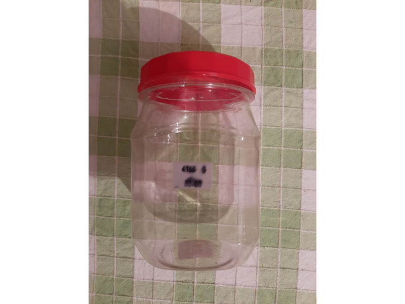 PLASTICNA TEGLA SA POKLOPCEM