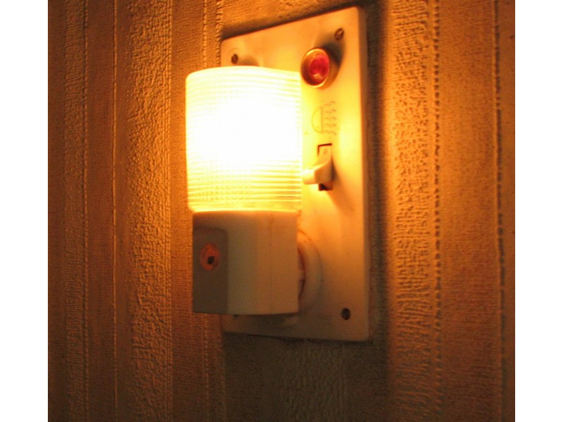 = Zidna lampa sa sijalicom