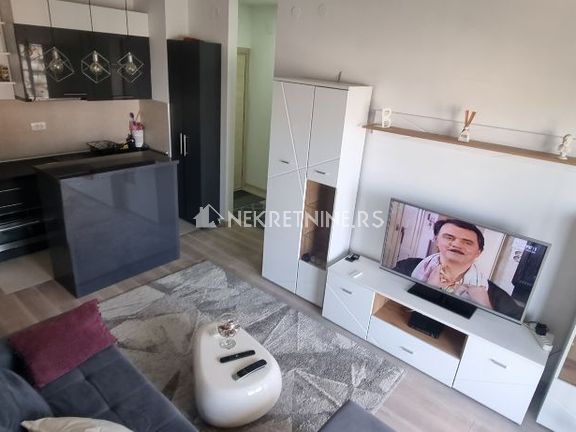Lux stan u mirnoj ulici sa pogledom na Hram Sv. Save OD 1.11.2025.