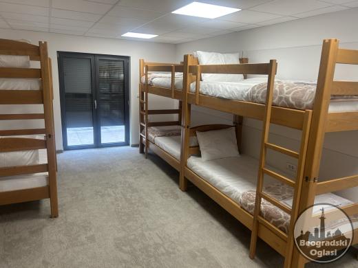 Izdajem sobe u Borči - hostelski tip smeštaja