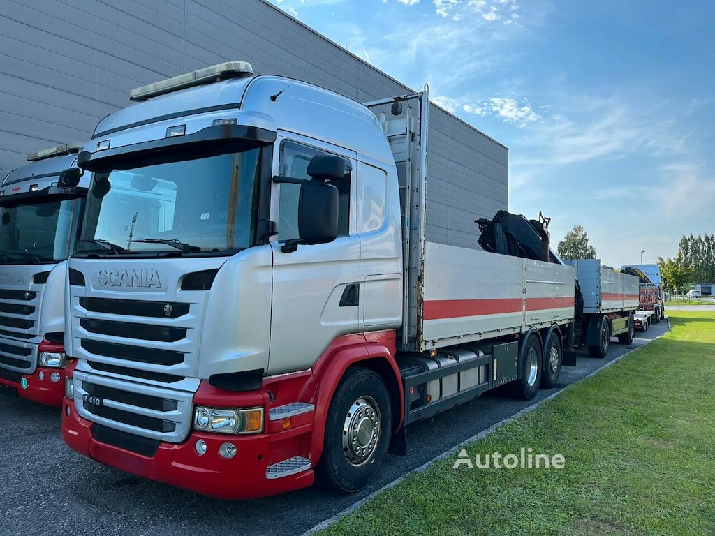 Scania R410 kamion s ravnom platformom