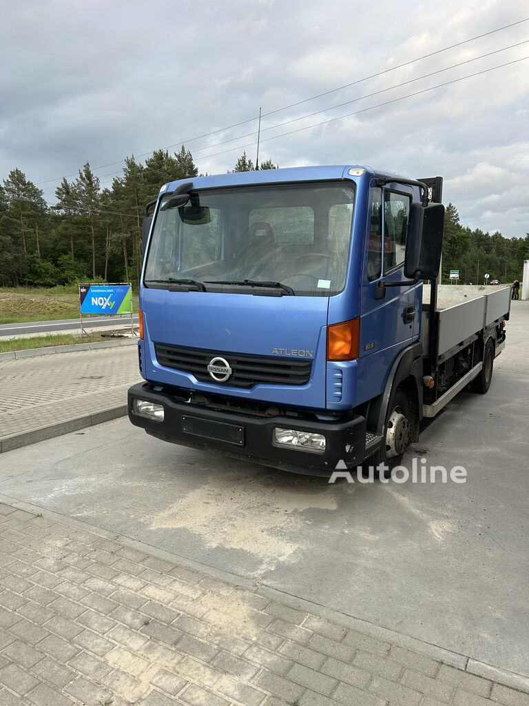 Nissan Atleon kamion s ravnom platformom