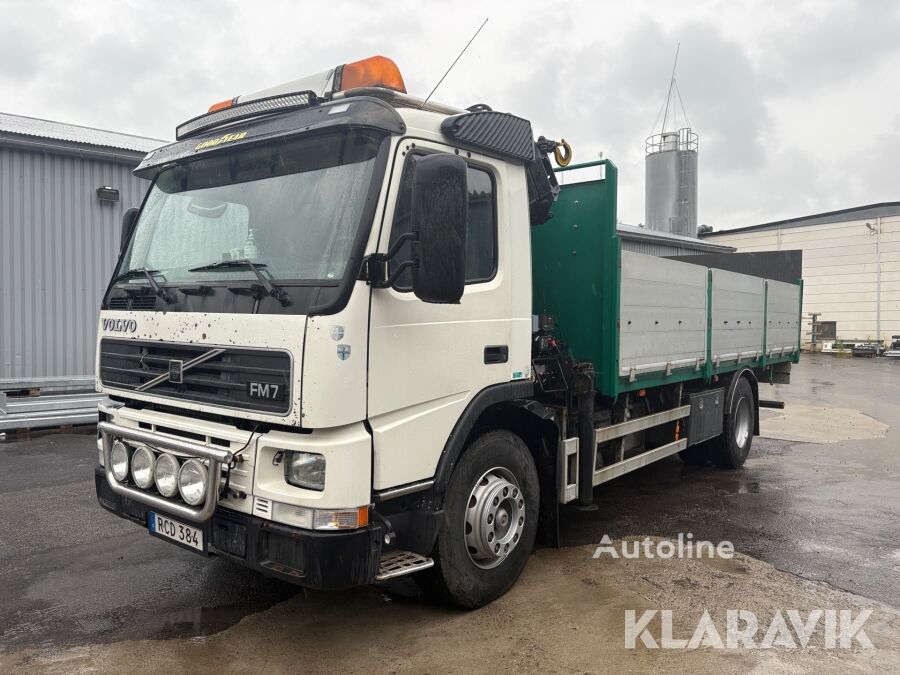 Prodaje se Volvo Fm7 kamion s ravnom platformom na aukciji