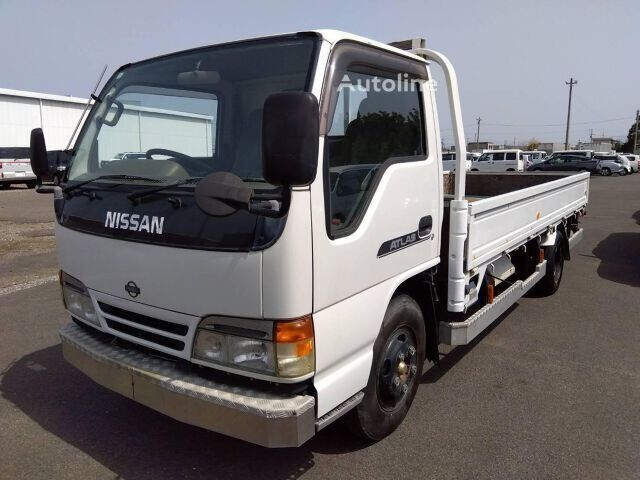 Nissan ATLAS kamion s ravnom platformom