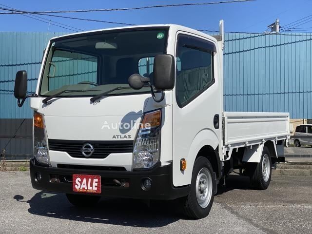 Nissan ATLAS kamion s ravnom platformom