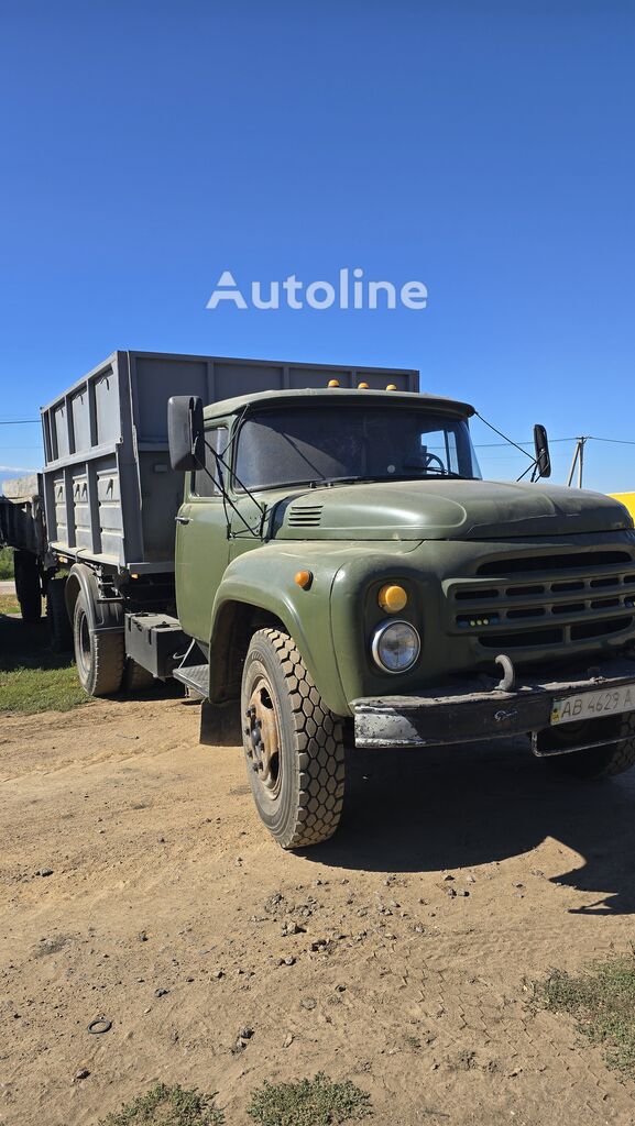 ZIL MMZ 554 kamion s ravnom platformom