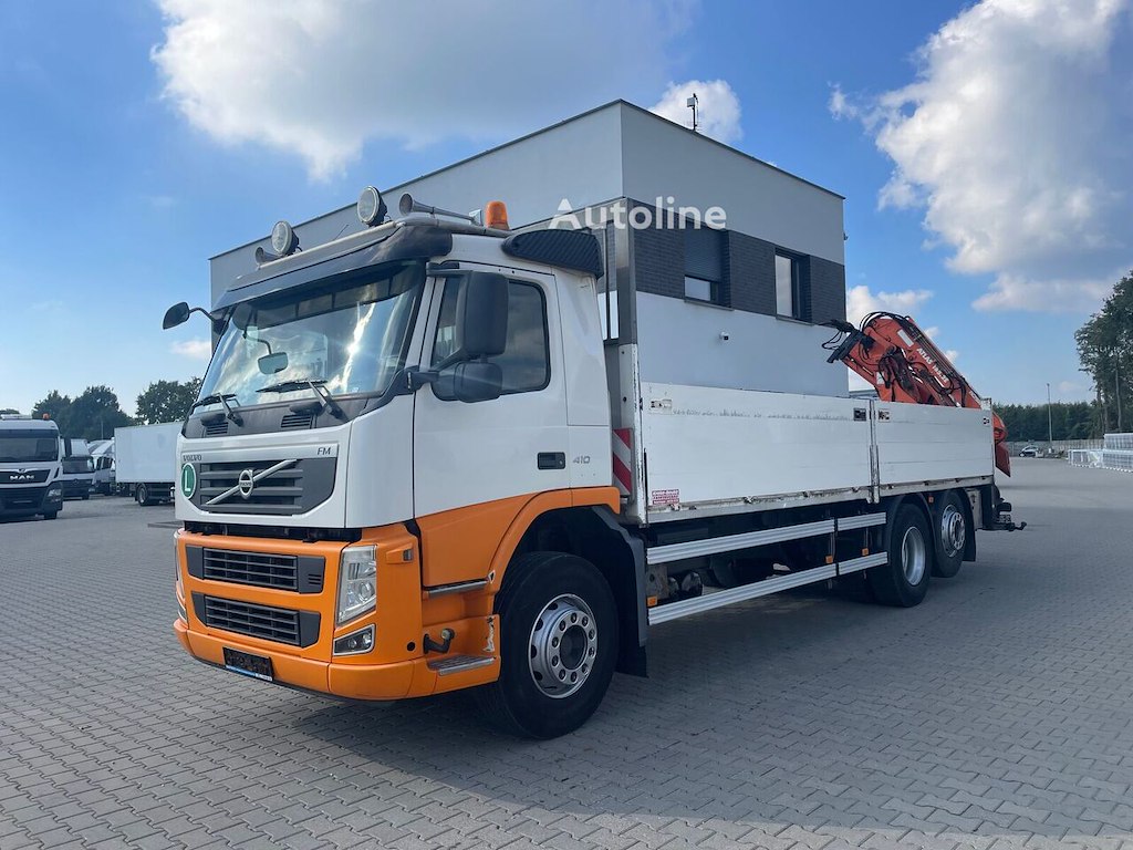 Volvo FM410 kamion s ravnom platformom