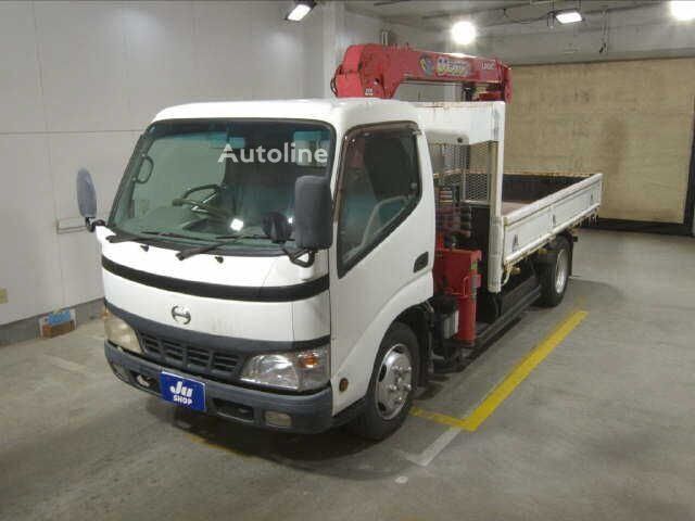 Hino DUTRO kamion s ravnom platformom < 3.5t