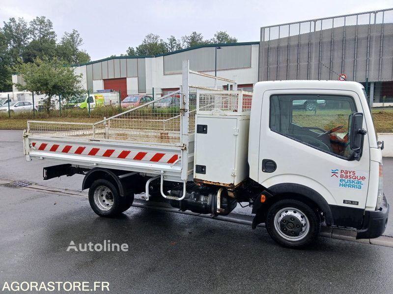 Prodaje se Nissan CABSTAR kamion s ravnom platformom < 3.5t na aukciji
