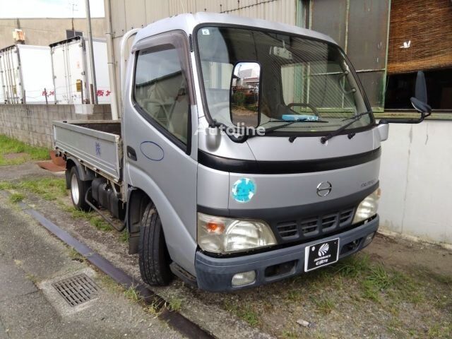 Hino DUTRO kamion s ravnom platformom < 3.5t