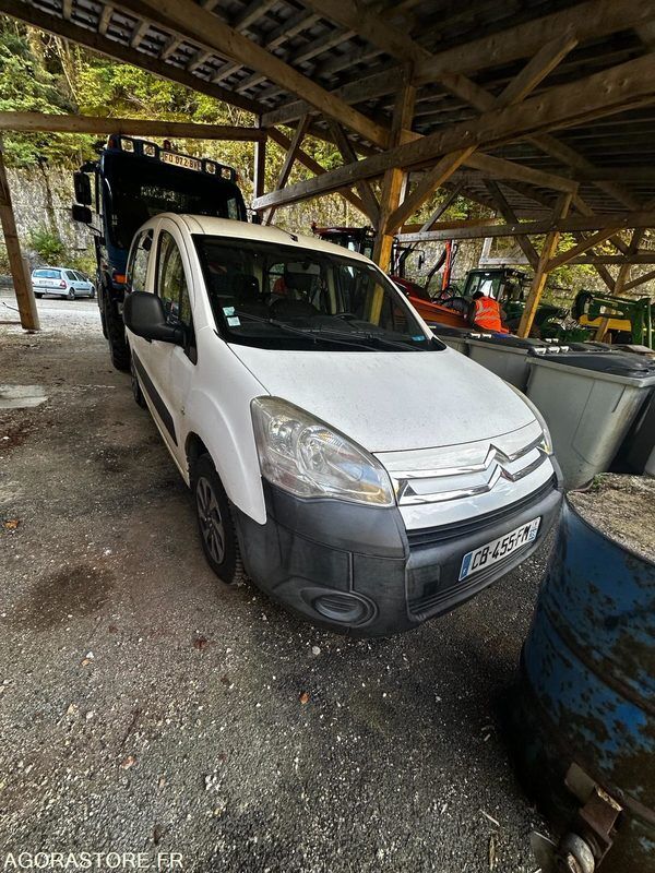 Prodaje se Citroen BERLINGO laki furgon na aukciji