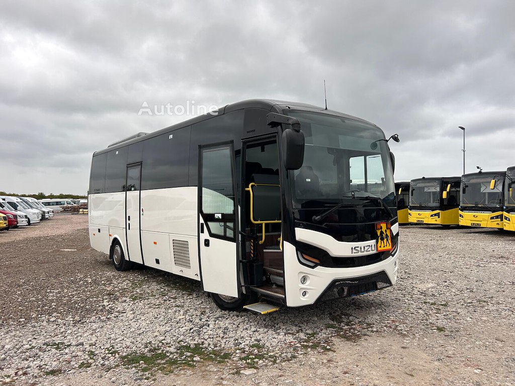 Isuzu Grand Toro turistički autobus