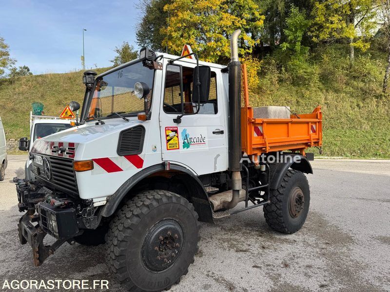 Prodaje se Mercedes-Benz Unimog 1600 univerzalnu komunalnu mašinu na aukciji