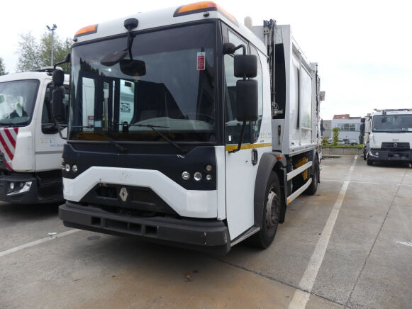 Prodaje se Renault Access kamion za smeće na aukciji