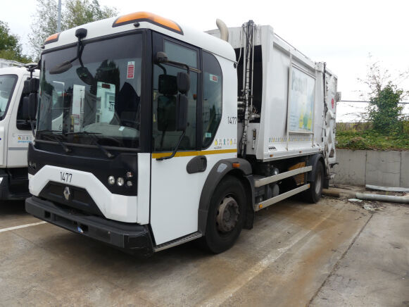 Prodaje se Renault Access kamion za smeće na aukciji