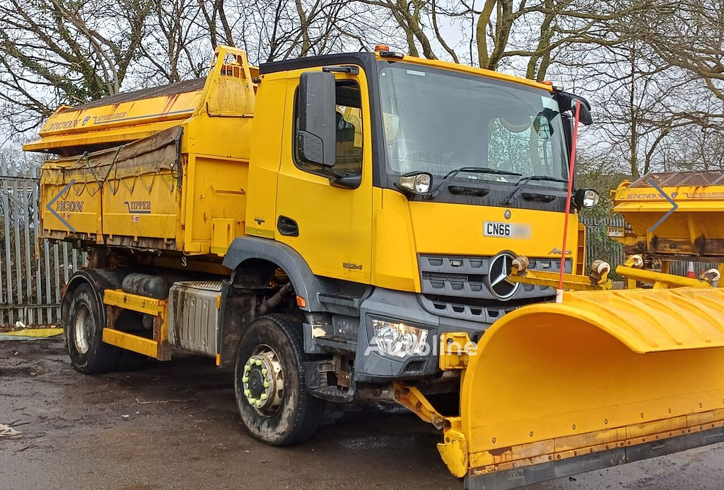 Mercedes-Benz Arocs rasipač peska