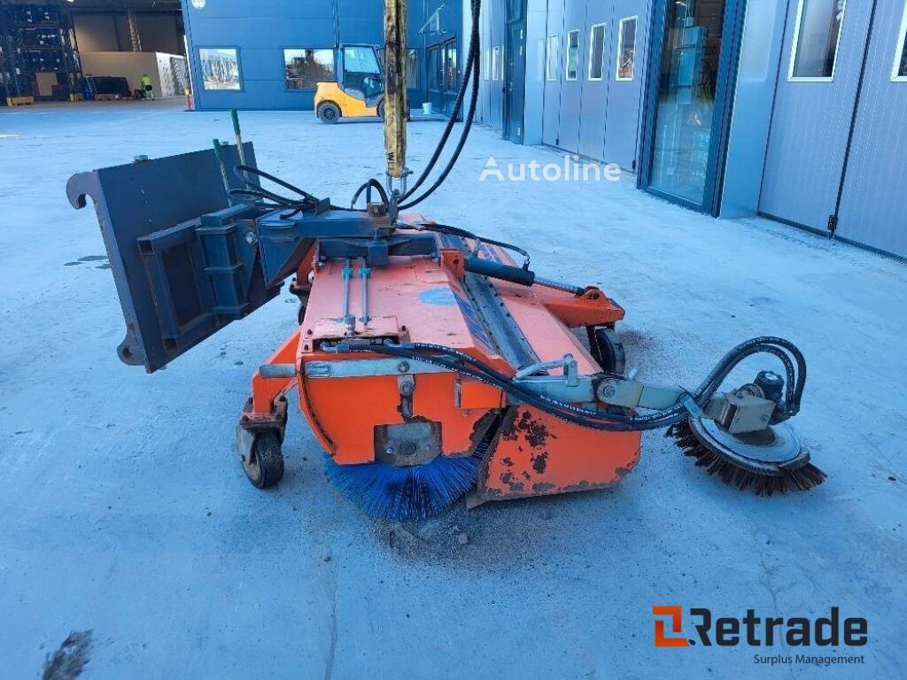 Prodaje se Tuchel Profi 600-200 feiekost / sweeper / broom vučeni čistač puteva na aukciji